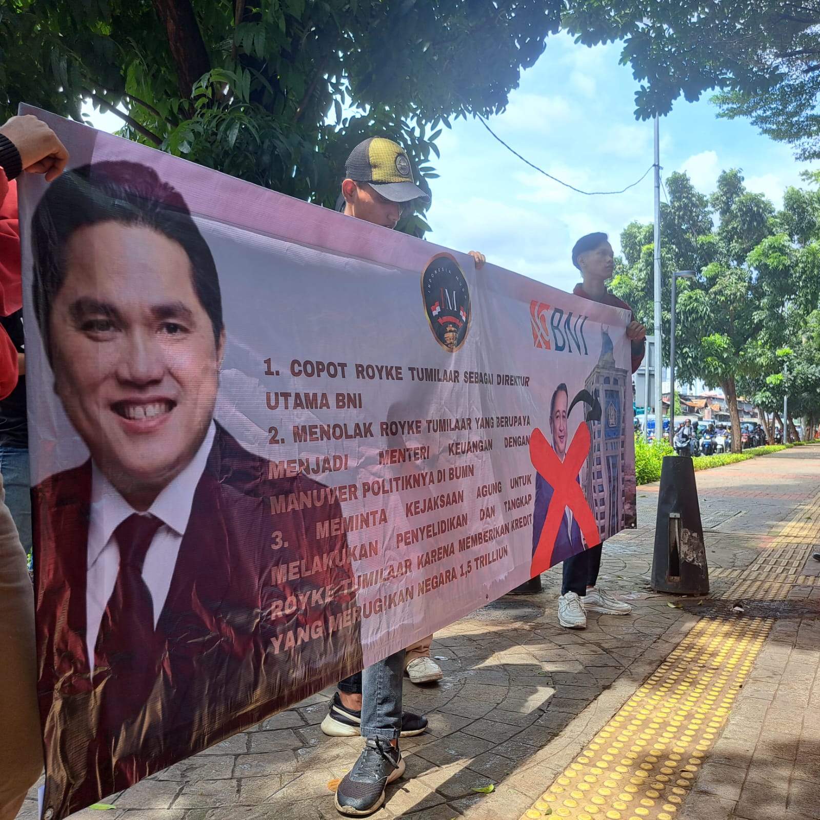 Kementerian BUMN Rombak Pengurus BNI, Massa Indonesia Muda Minta Erick ...